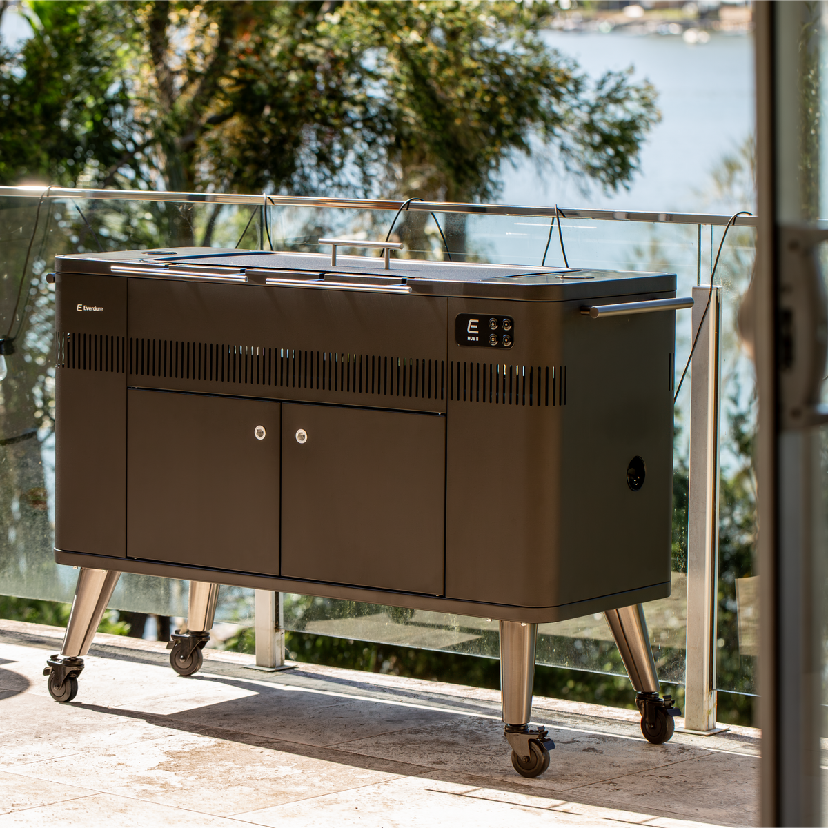 CUBE Portable Charcoal Grill | Everdure